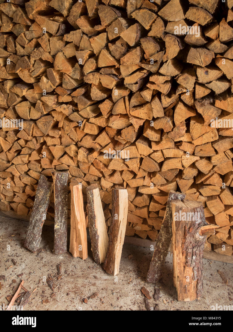 Logs stacked for fire hi-res stock photography and images - Alamy