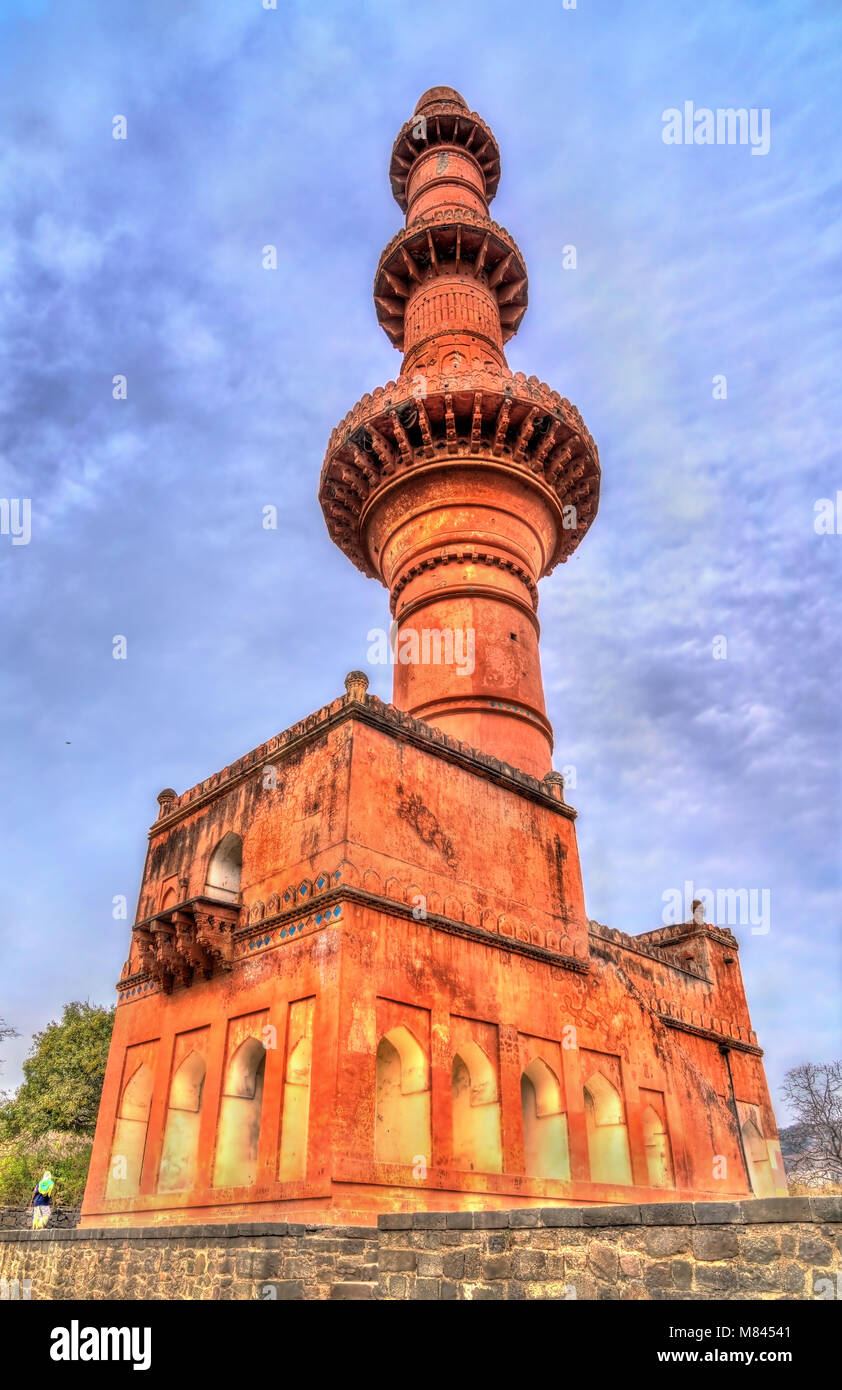 Chand Minar, a minaret at Daulatabad fort in Maharashtra, India Stock ...
