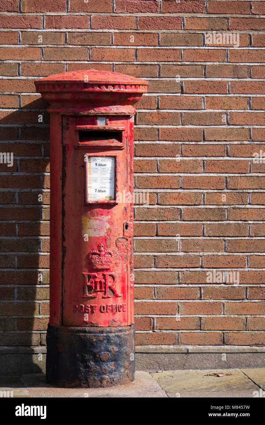 Letterbox vertical hi-res stock photography and images - Alamy