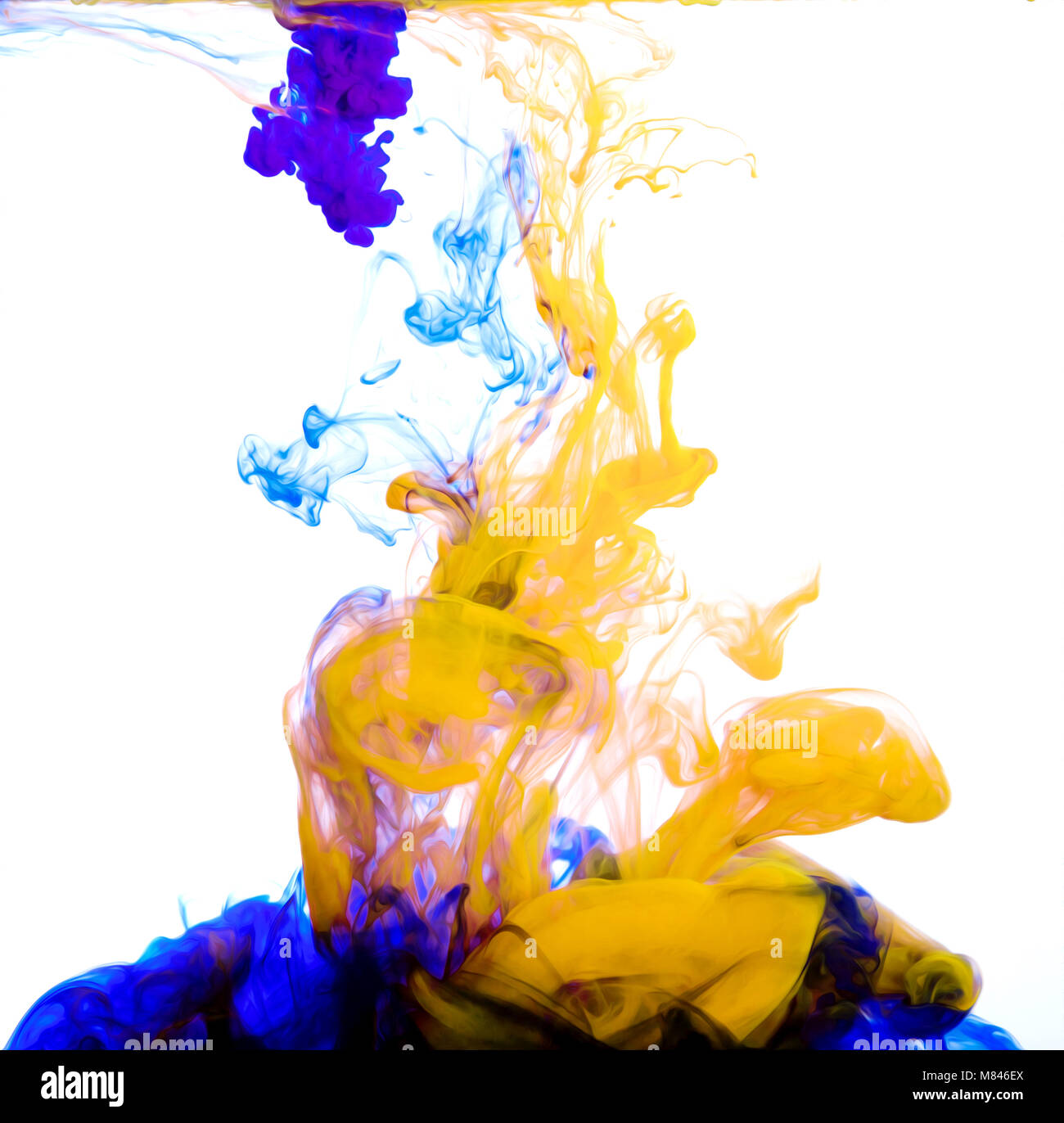 Swirling blue dye in water hi-res stock photography and images - Alamy