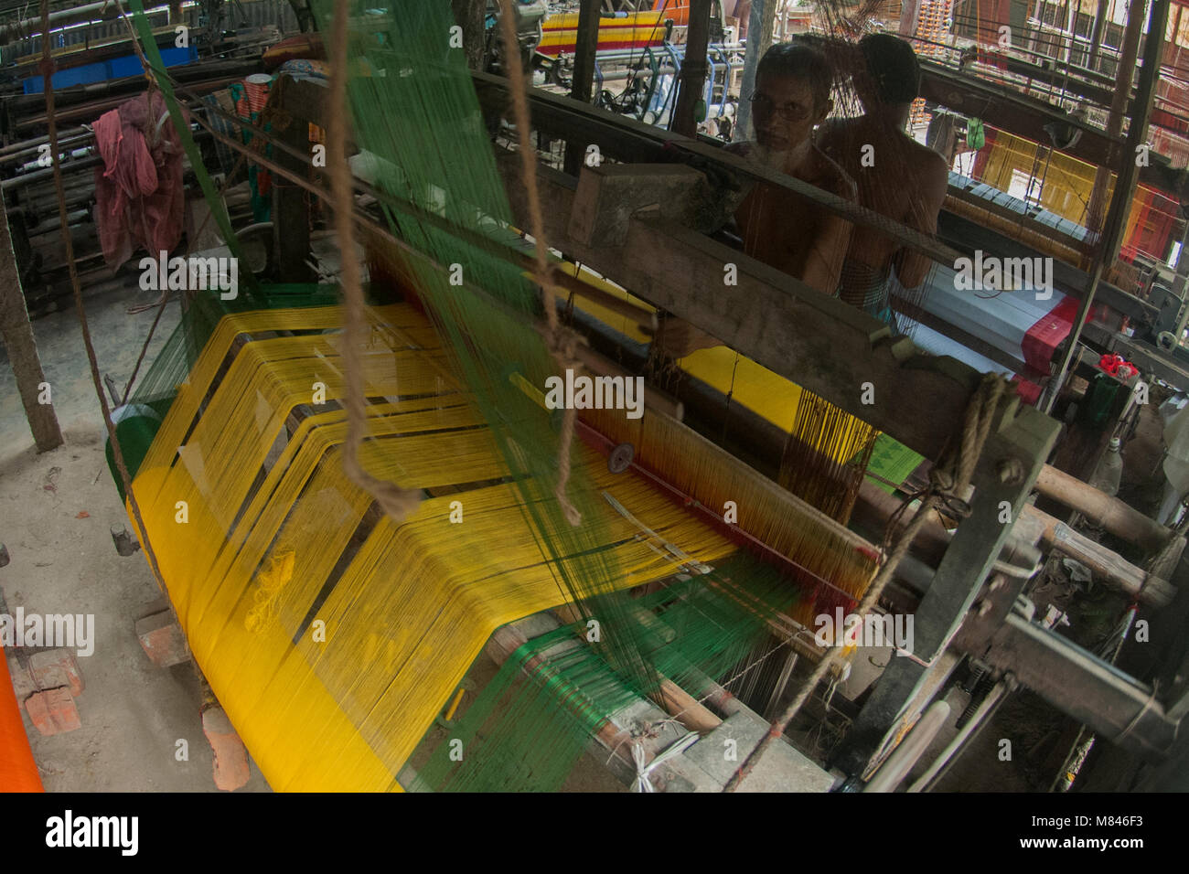 Cotton cloth weaver weavers hi-res stock photography and images - Alamy