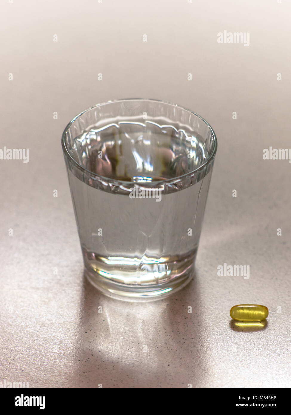 Yellow capsule hi-res stock photography and images - Alamy