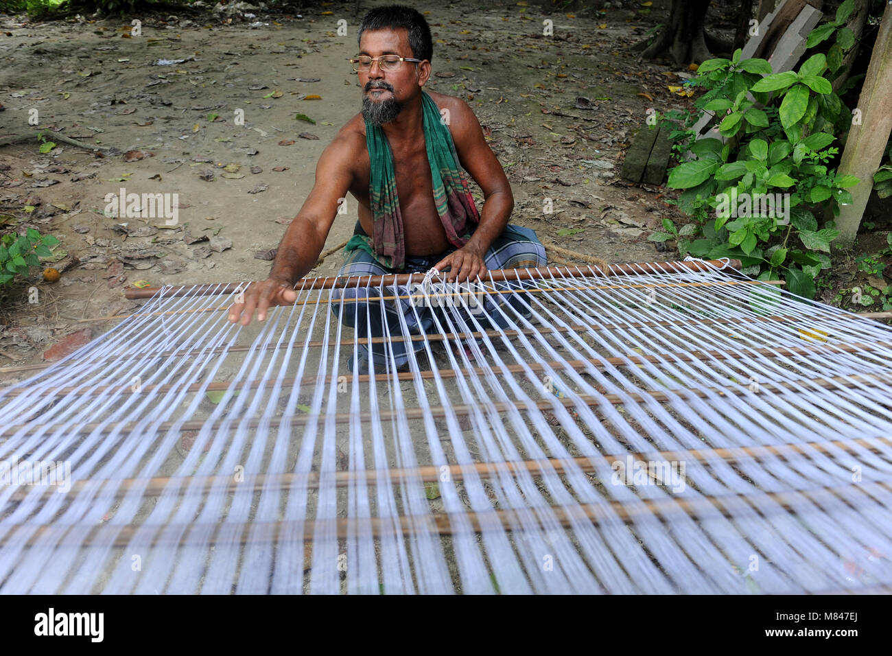 Bangladesh cloth dhaka dry hi-res stock photography and images - Alamy