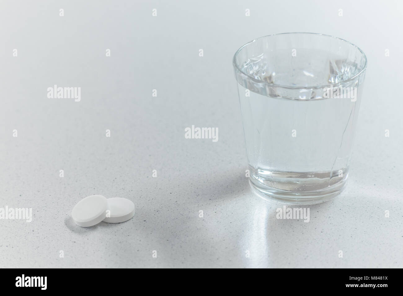 Effervescent tablets hi-res stock photography and images - Alamy