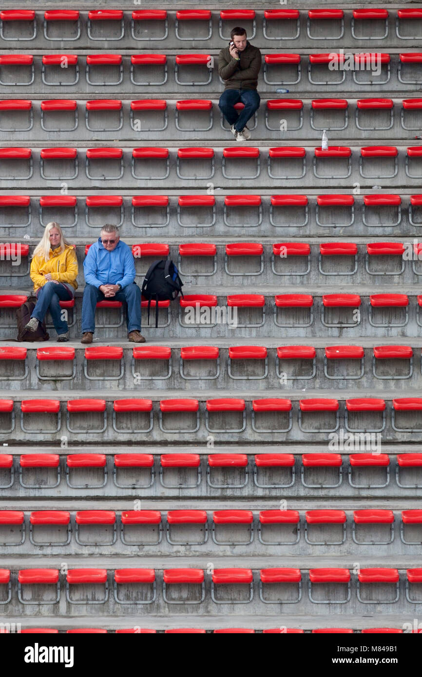 People in stadium seats hi-res stock photography and images - Alamy