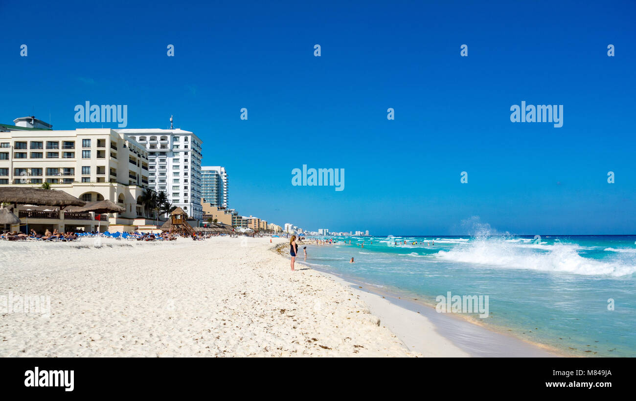 Monuments beach mexico hi-res stock photography and images - Alamy
