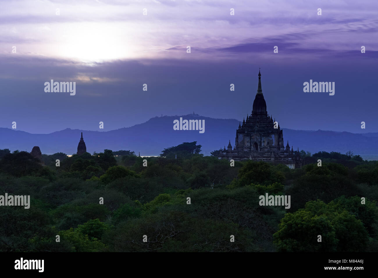 Shwe gui gyi hi-res stock photography and images - Alamy