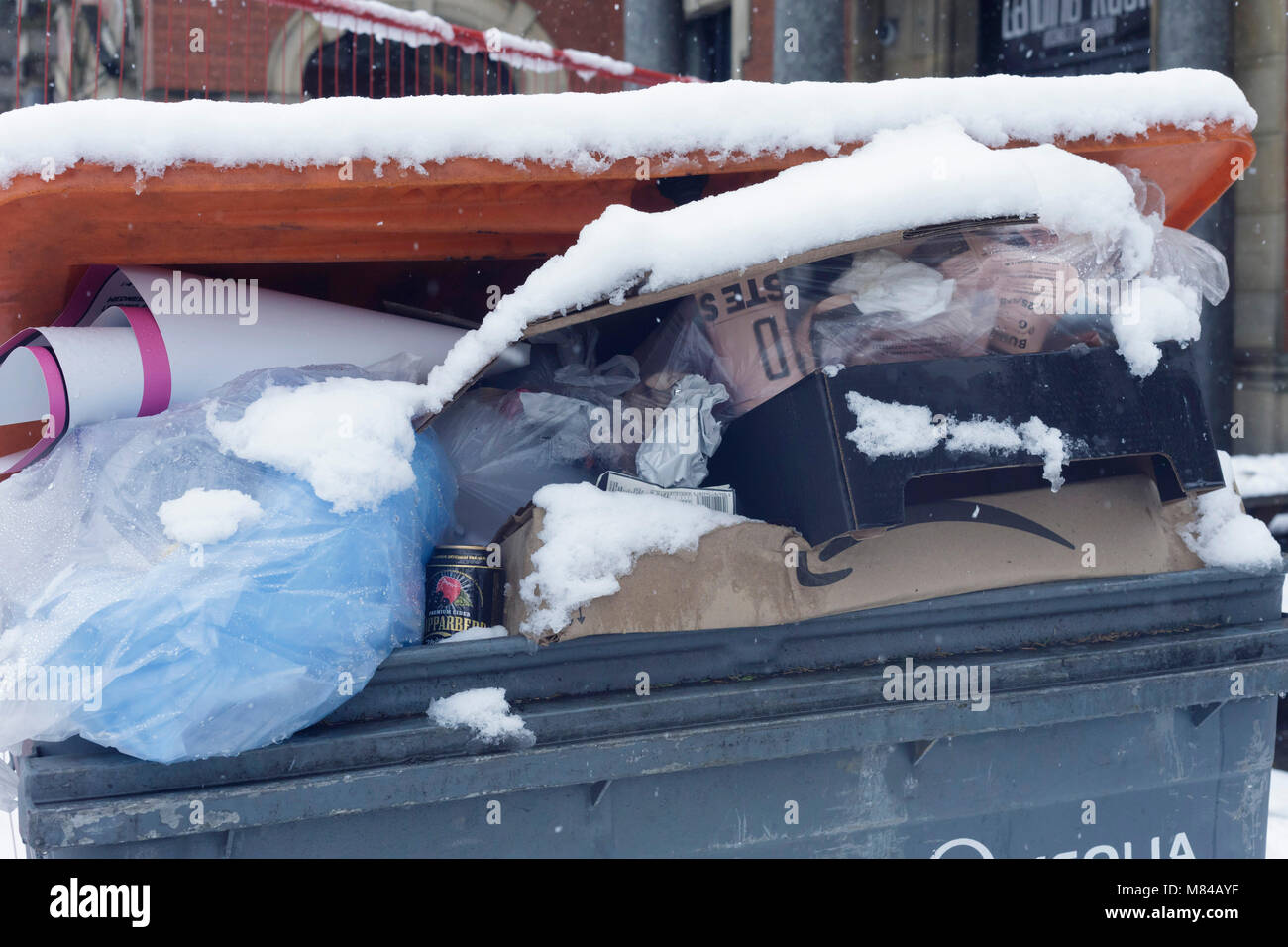 Full skip hi-res stock photography and images - Alamy