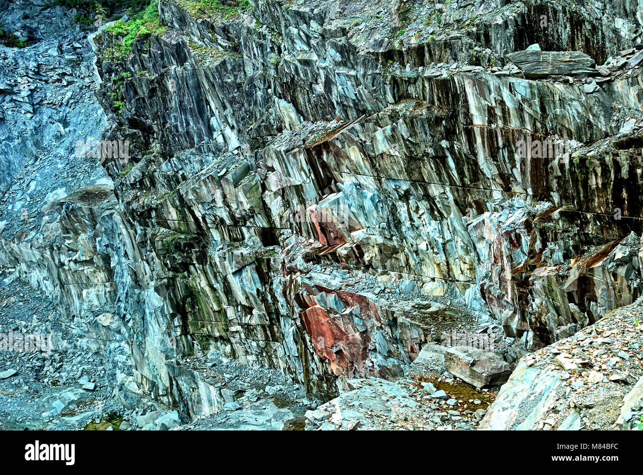 Coloured Slate Face in Cumbria Stock Photo - Alamy