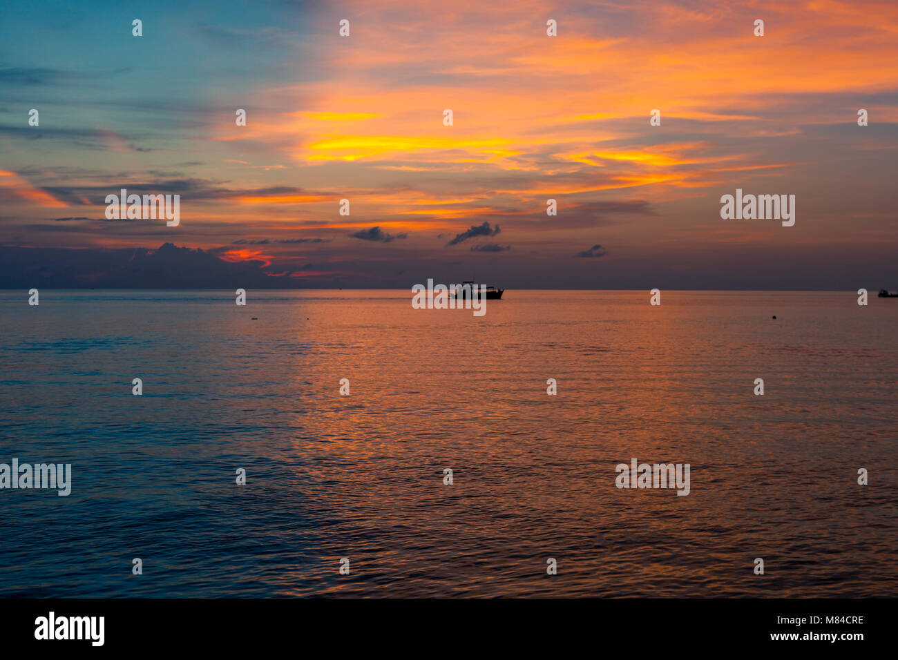 Half blue half orange sky hi-res stock photography and images - Alamy