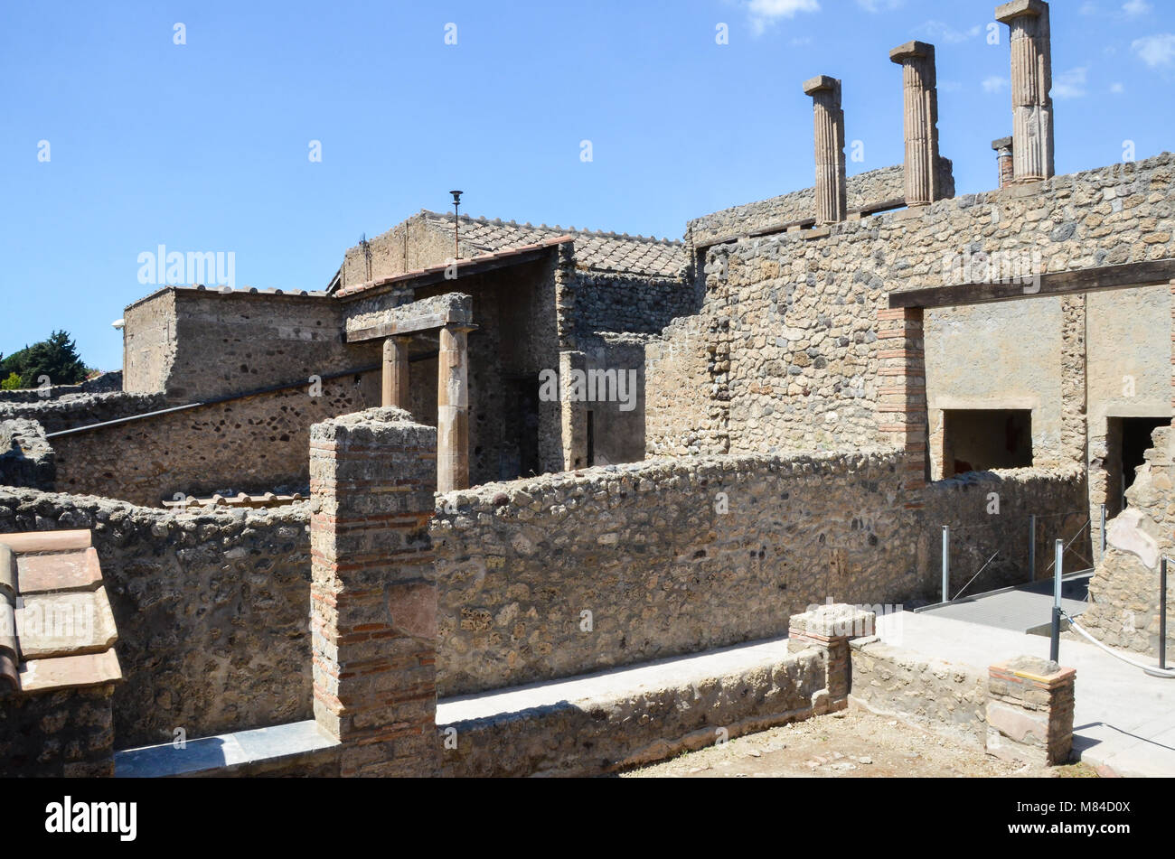 Pompeii buildings hi-res stock photography and images - Alamy