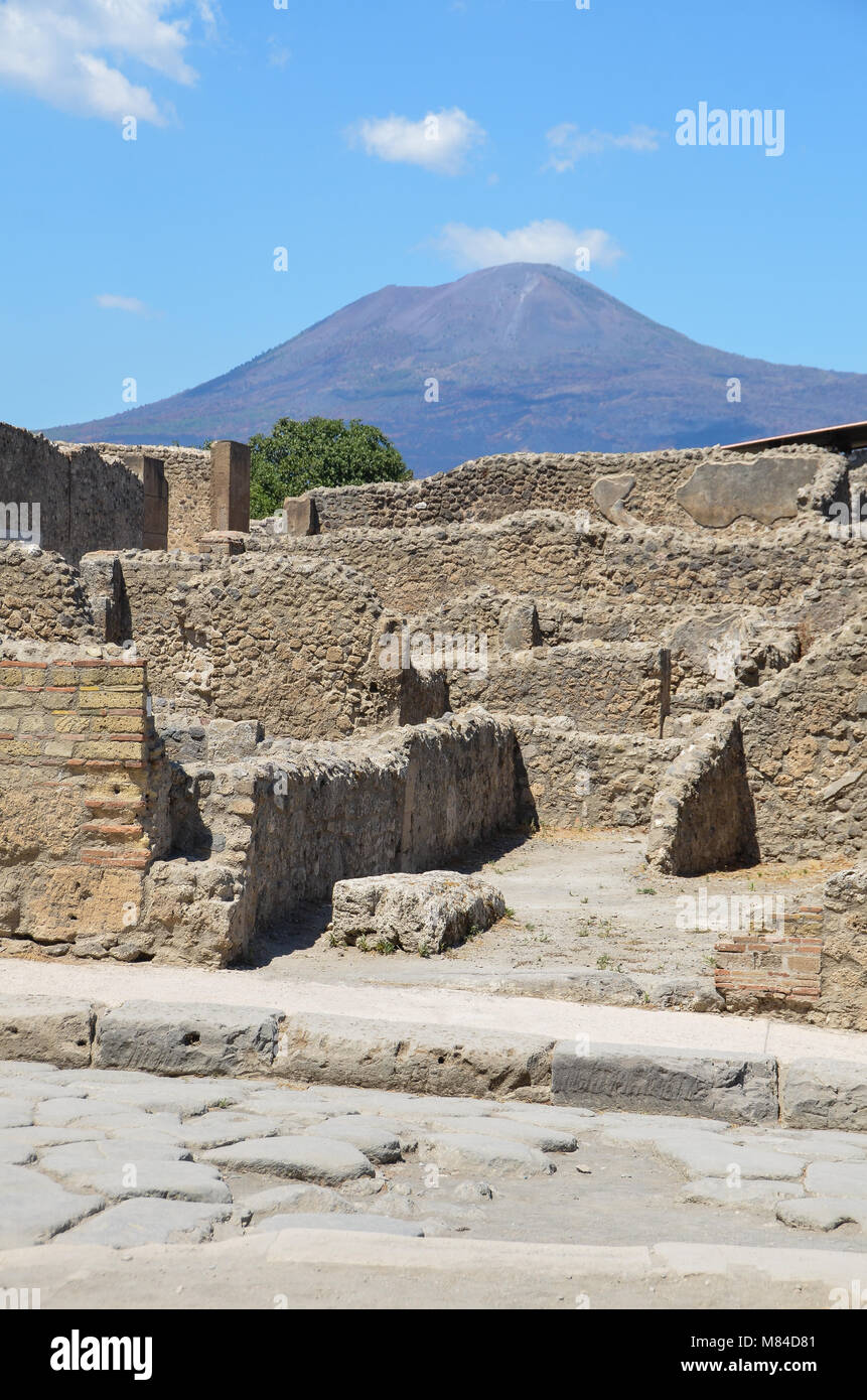 Pompeii ruins hi-res stock photography and images - Alamy