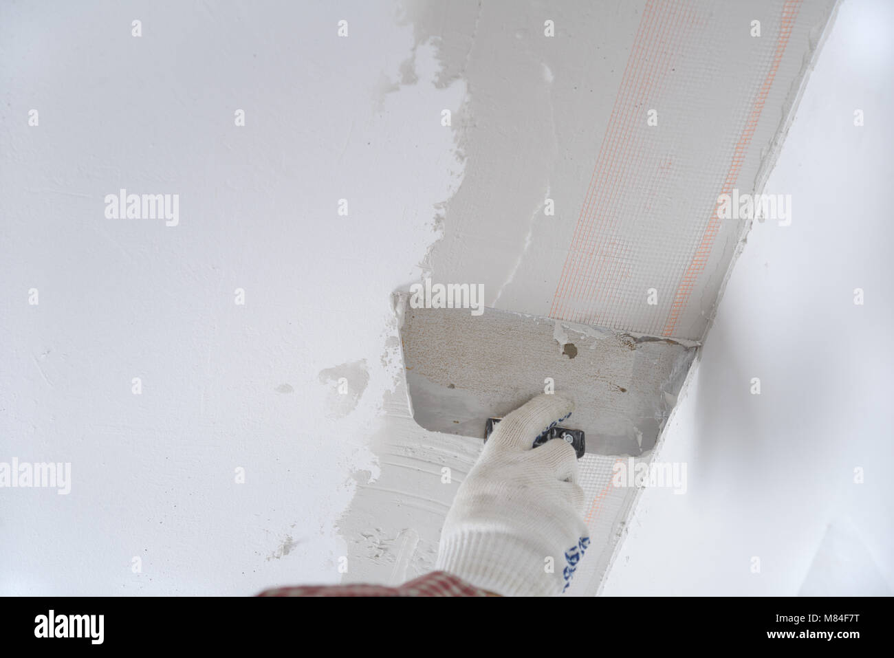 Contractor plastering a ceiling using plaster net Stock Photo - Alamy