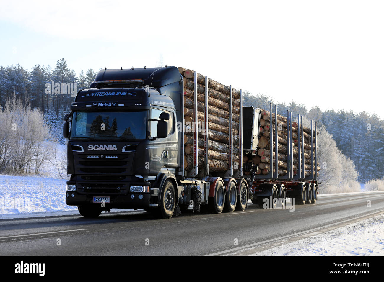 Logging trucks hi-res stock photography and images - Alamy