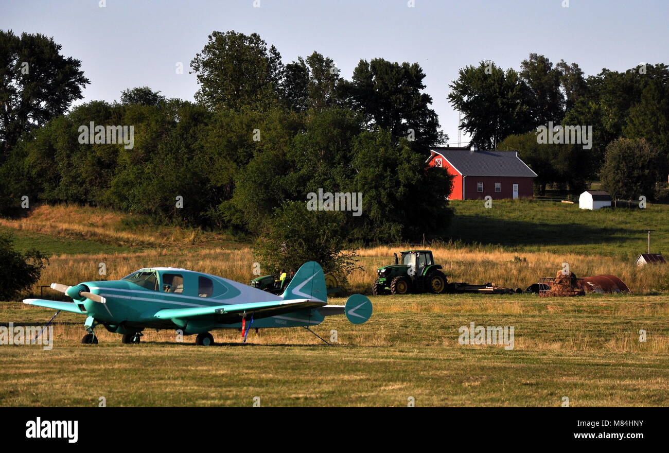 Airplane pilot 1960s hi-res stock photography and images - Alamy