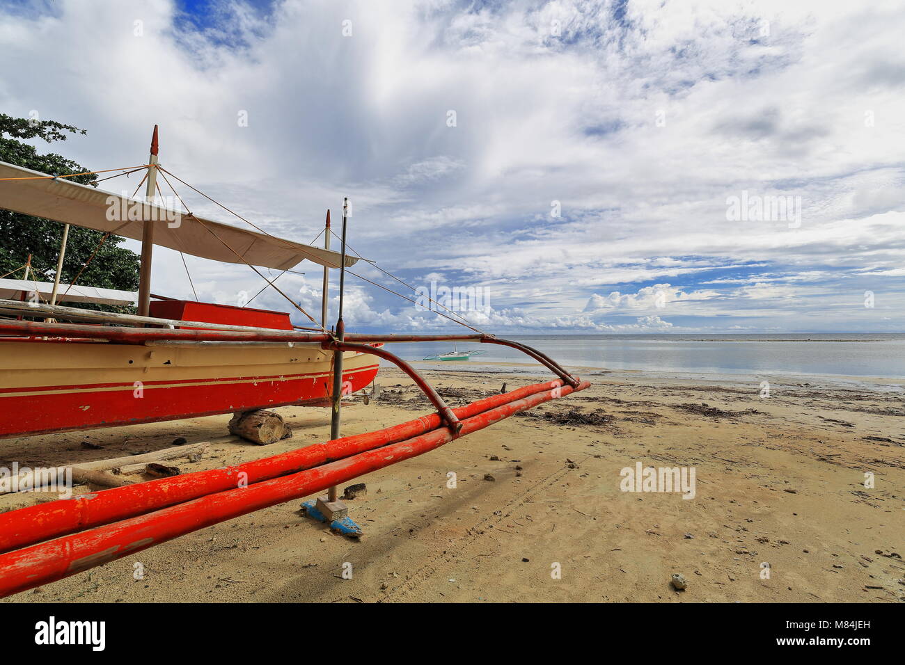 Canoe prow beach High Resolution Stock Photography and Images - Alamy