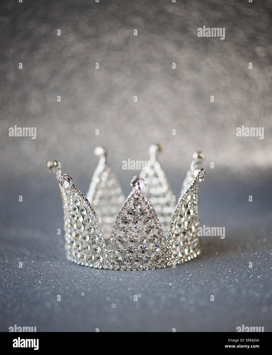 Beauty contest crown hi-res stock photography and images - Alamy