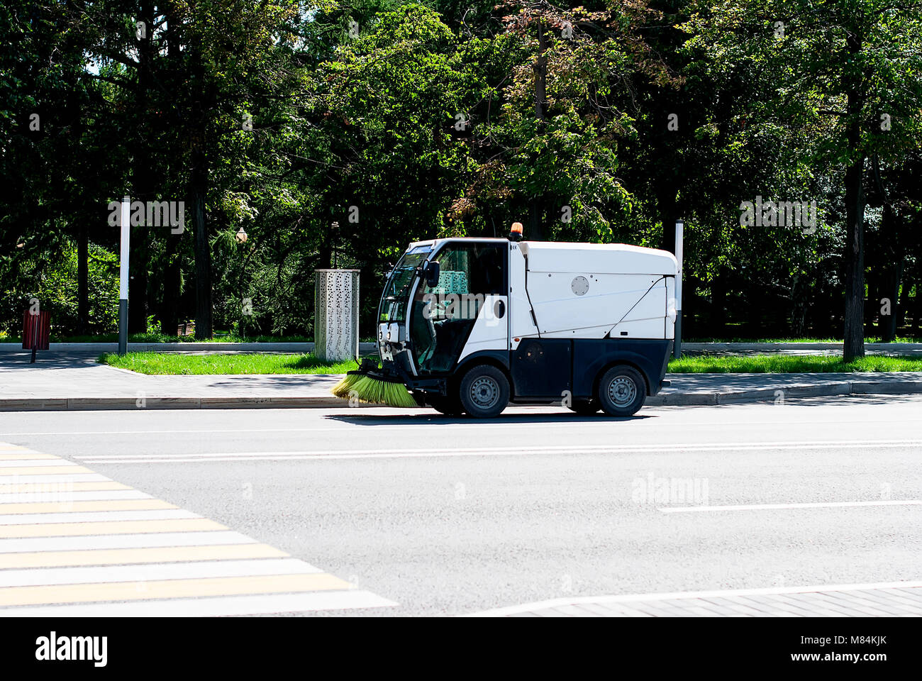 Compact street sweeper for cleaning pedestrian zones and roads on the ...