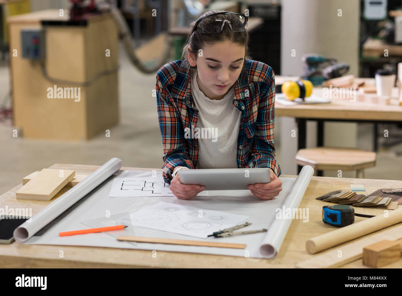 Beautiful girl digital tablet hi-res stock photography and images - Alamy