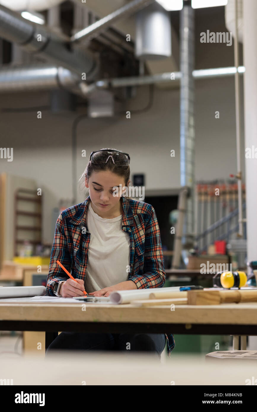 Female carpenter hi-res stock photography and images - Alamy