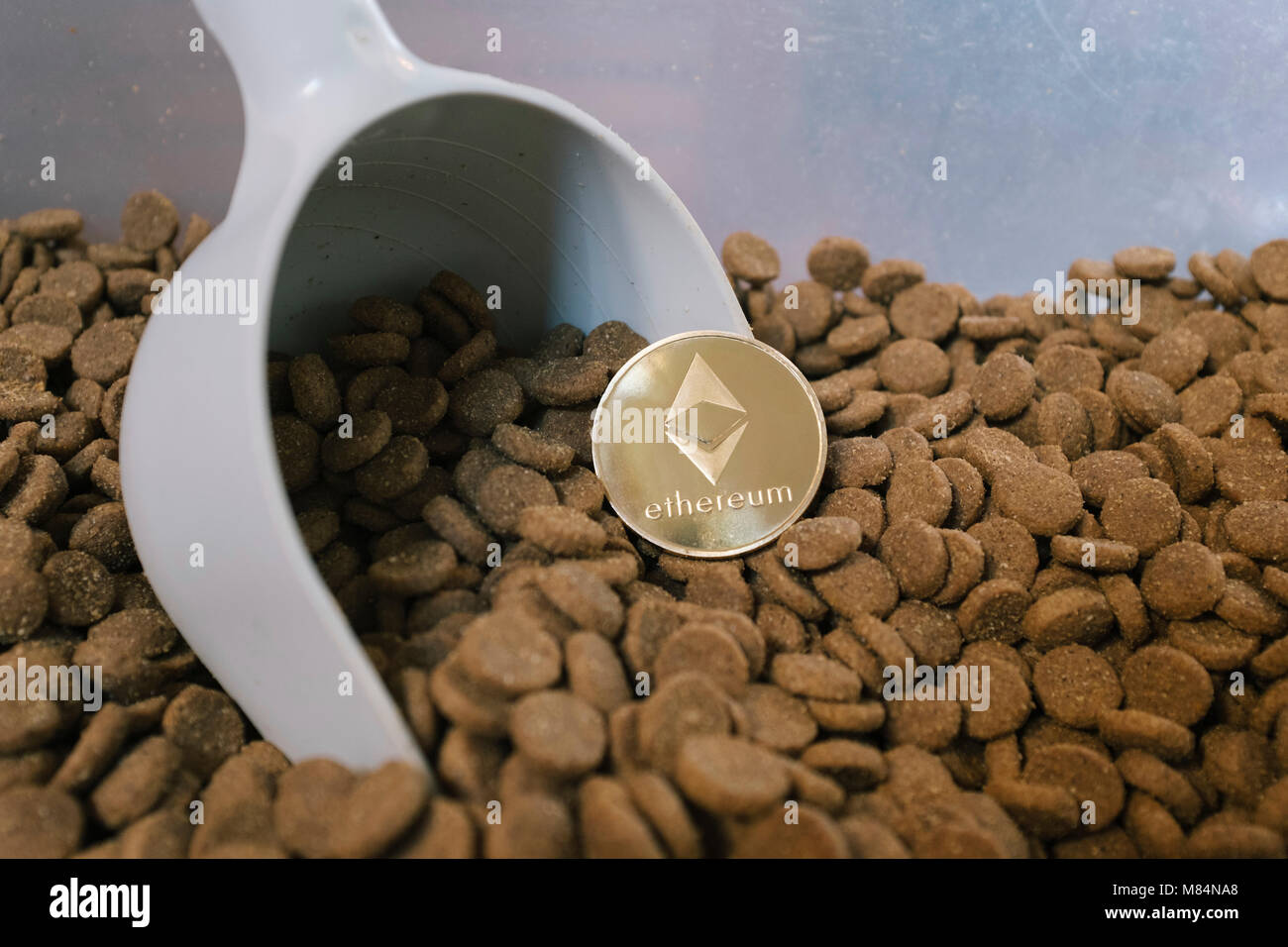 Golden scoop of money hi-res stock photography and images - Alamy