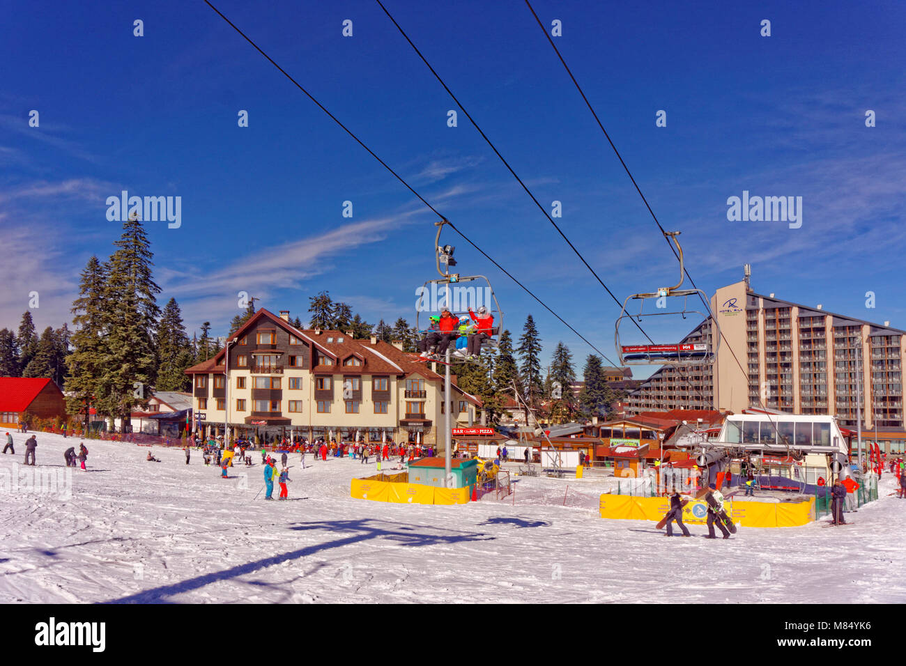 Ski resort hi-res stock photography and images - Alamy