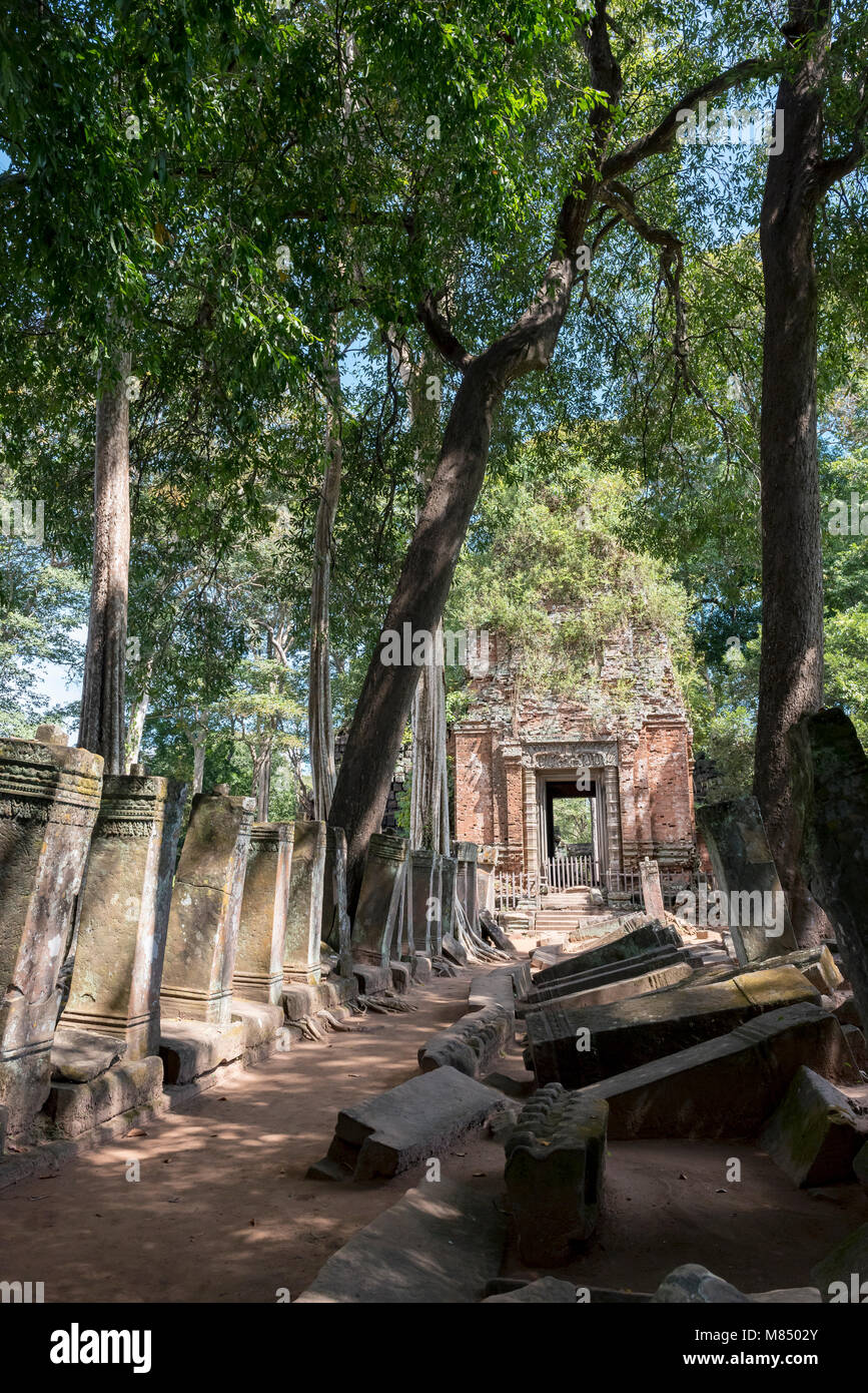 Prasat Krahom at Koh Ker Temple, Cambodia Stock Photo - Alamy
