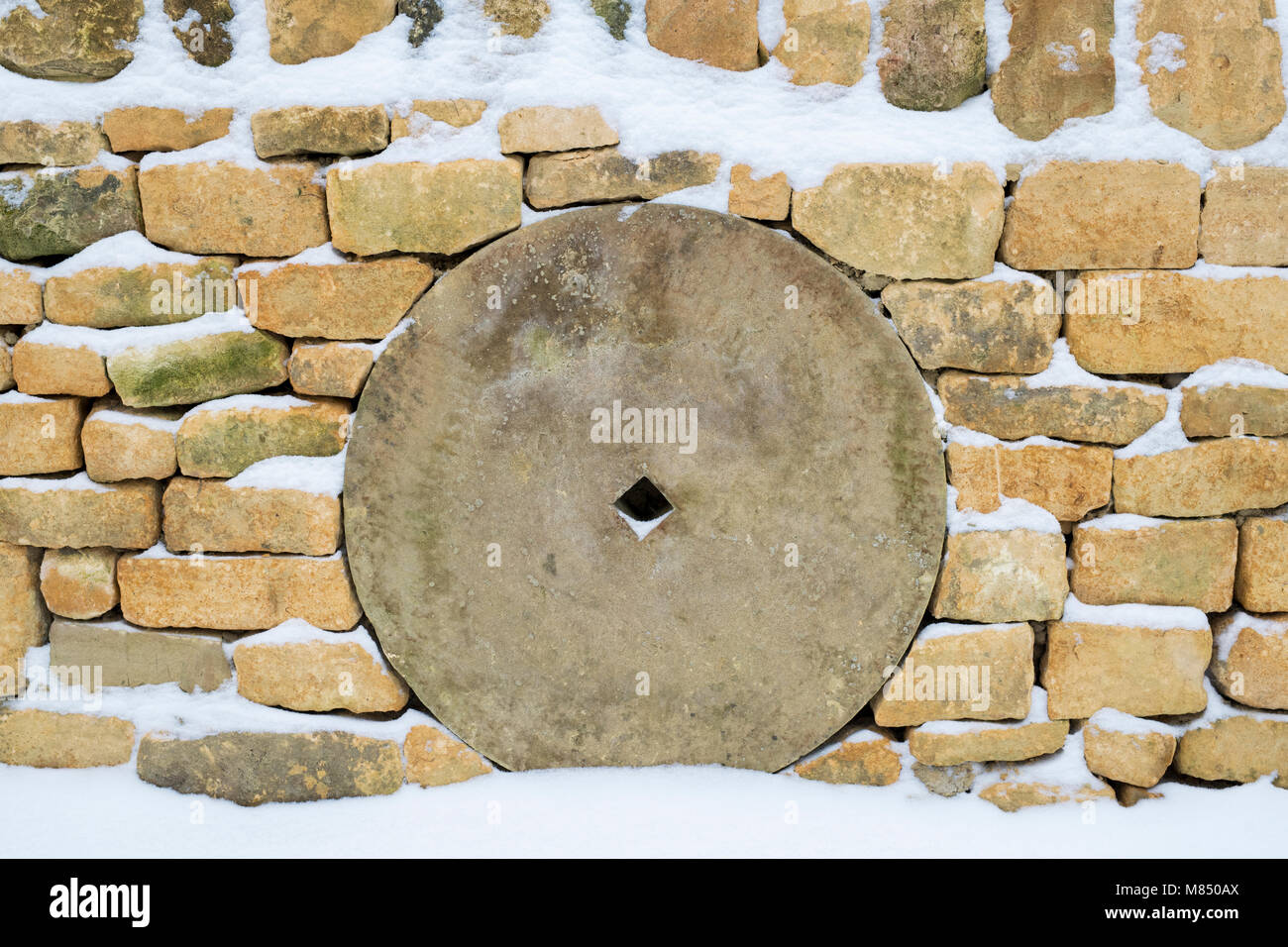 Cotswolds countryside dry stone walls hi-res stock photography and ...