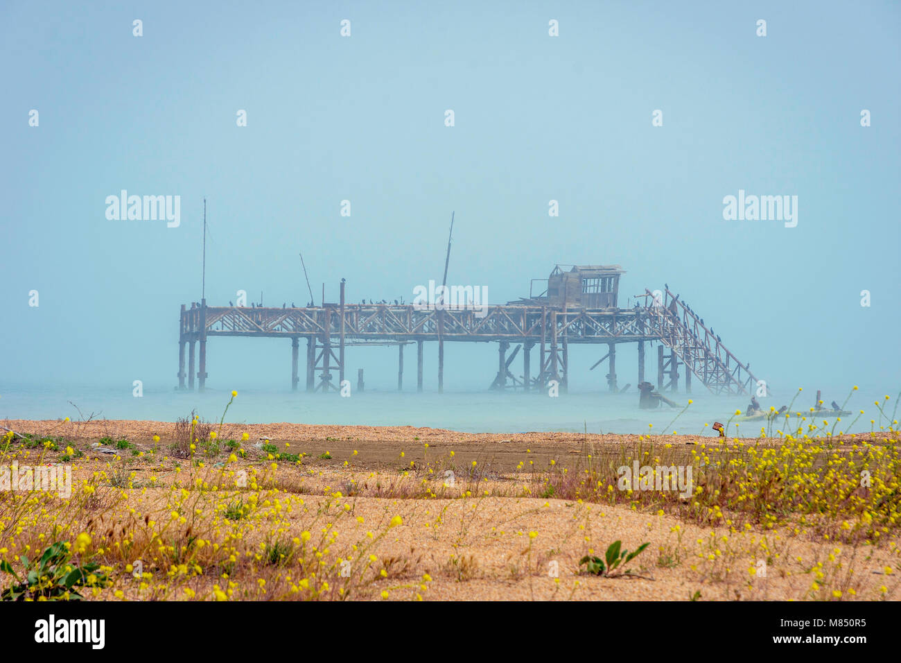 Old oil rig hi-res stock photography and images - Alamy