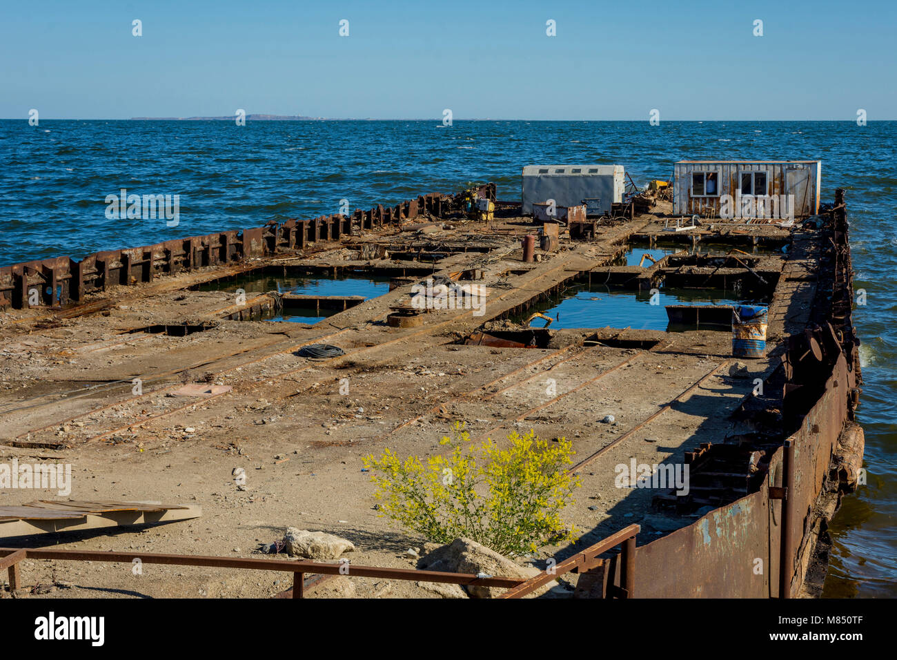 Old rusty ship falling apart hi-res stock photography and images - Alamy