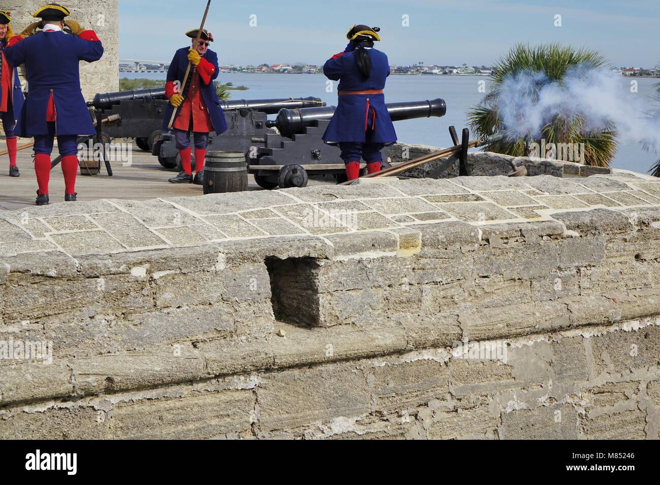 Firing cannon hi-res stock photography and images - Alamy