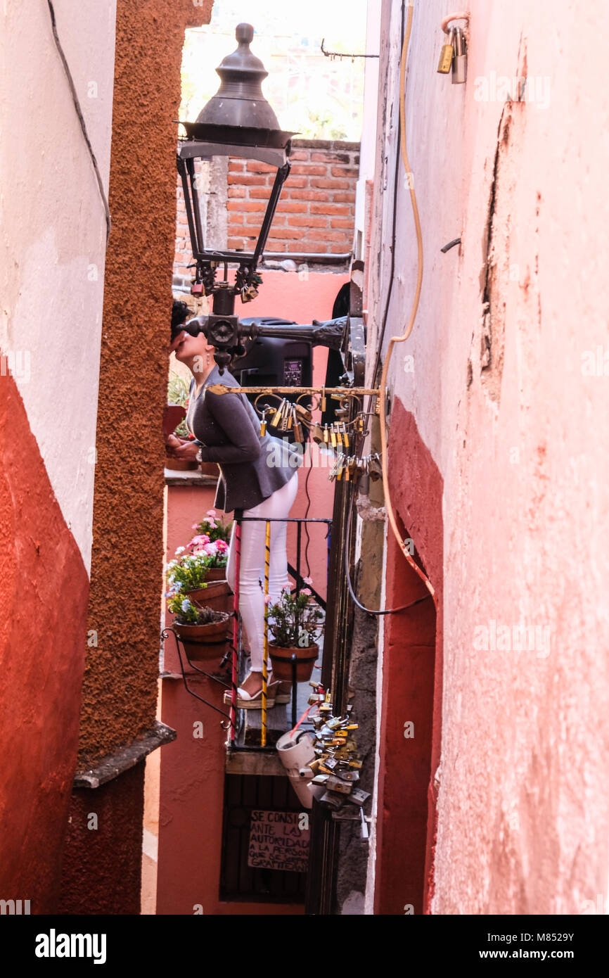 Guanajuato mexico alley hi-res stock photography and images - Alamy