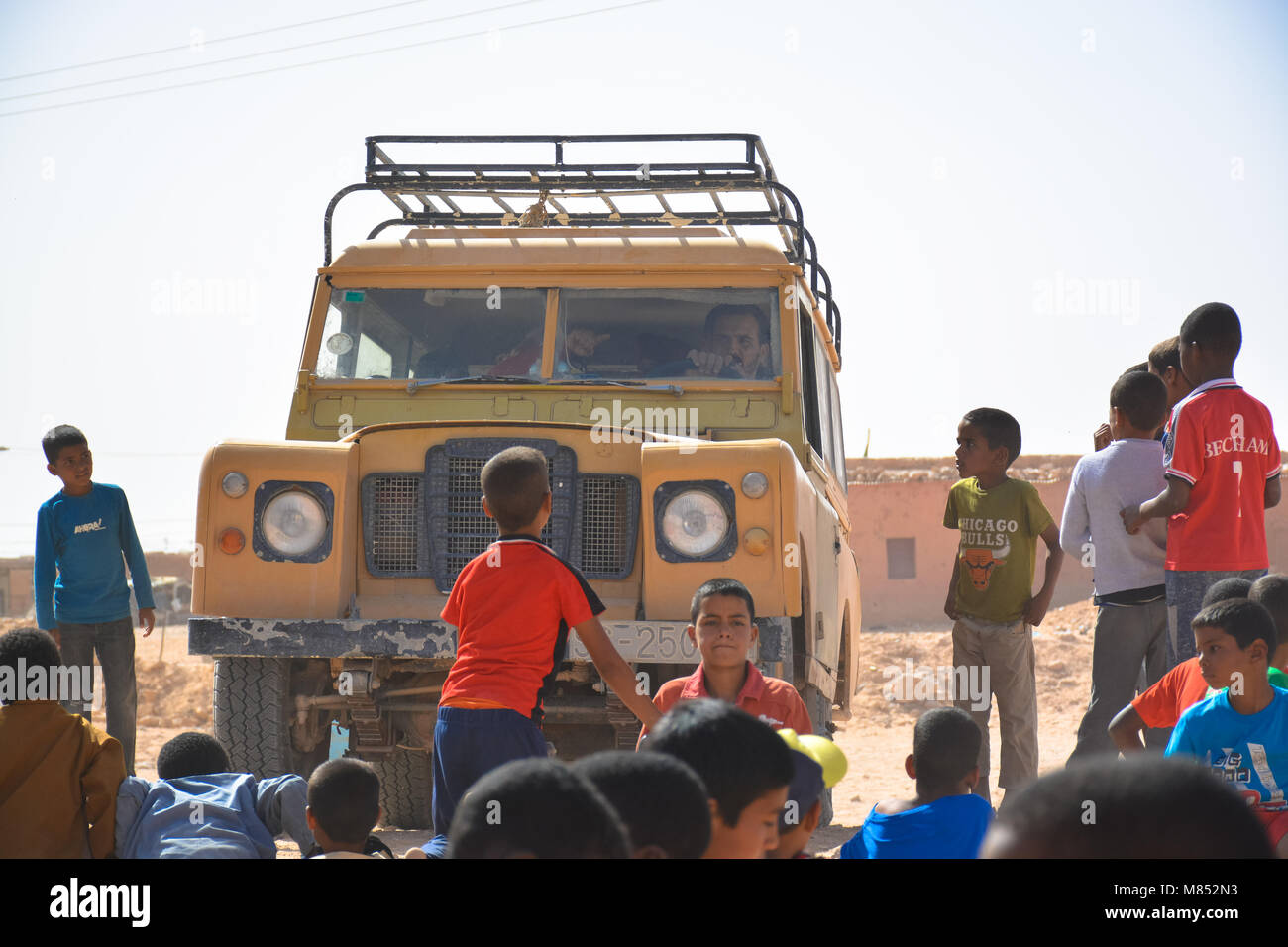 Sahara desert camp kids hi-res stock photography and images - Alamy