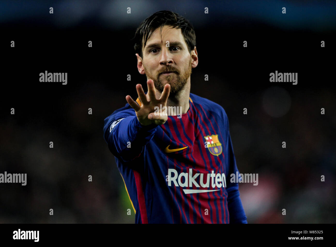 Messi kiss hi-res stock photography and images - Alamy