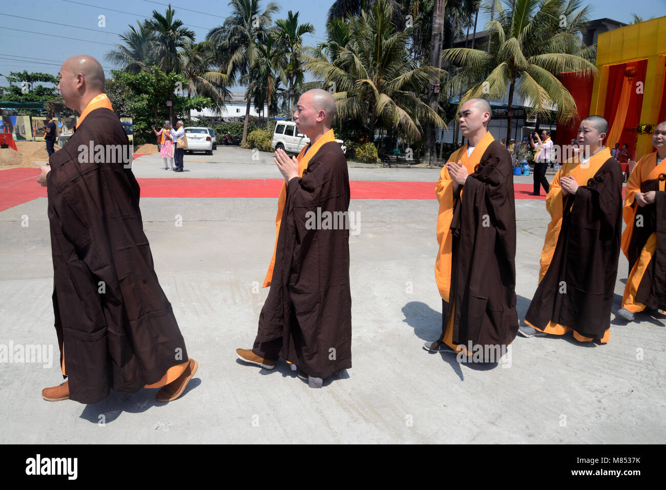 Kolkata, India. 14th Mar, 2018. Chinese Buddhist monk performs rituals ...