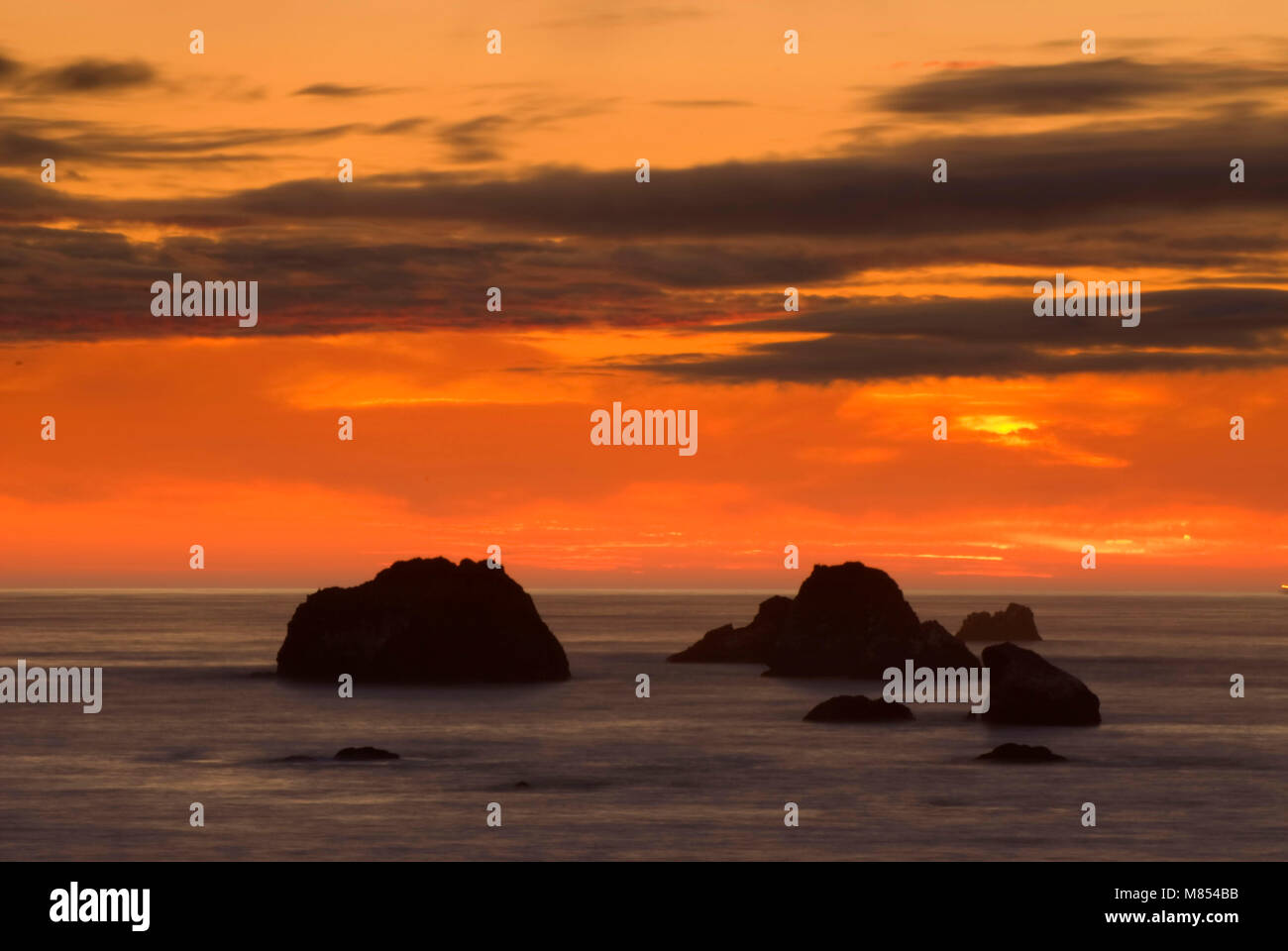 Rock offshore rock hi-res stock photography and images - Alamy