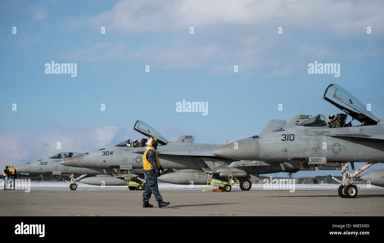 Personnel from strike fighter hi-res stock photography and images - Alamy