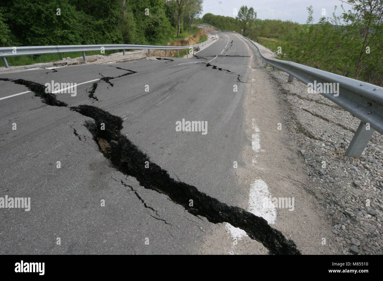 Earthquake Crack Road Stock Photos & Earthquake Crack Road Stock Images ...