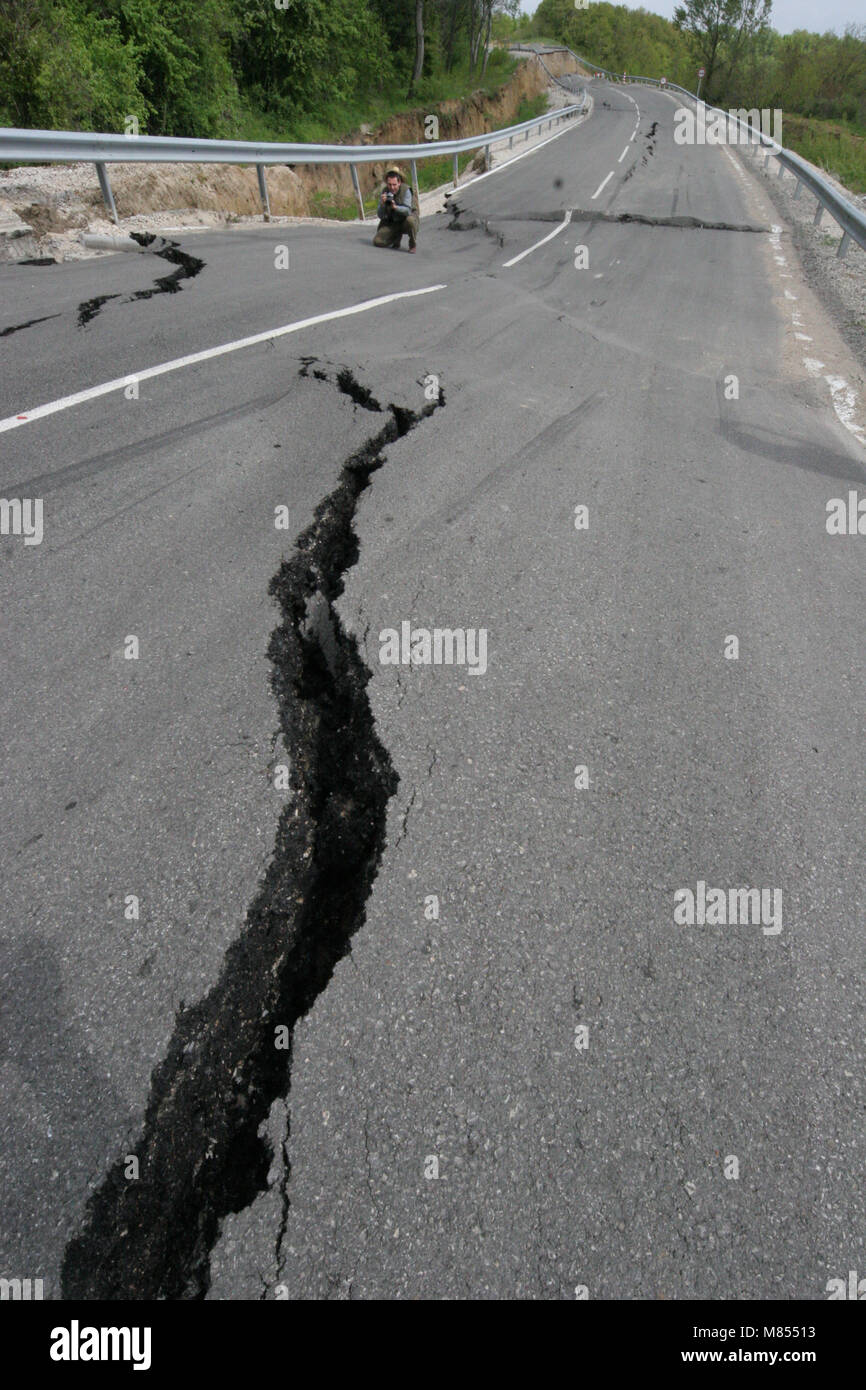 Earthquake Crack Road Stock Photos & Earthquake Crack Road Stock Images ...
