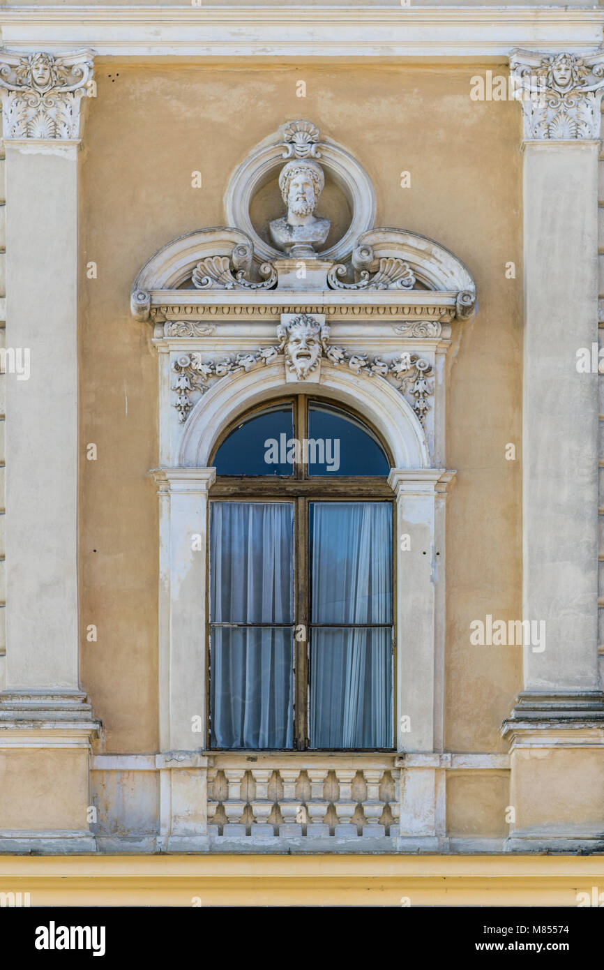 Detail facade windows medieval hi-res stock photography and images - Alamy