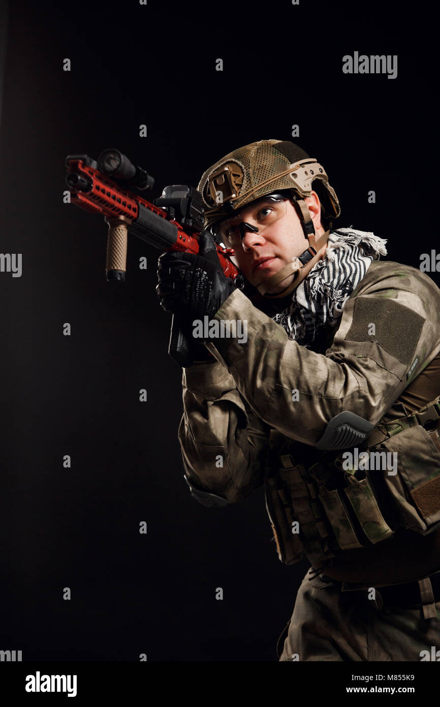 Portrait of aiming soldier with gun Stock Photo - Alamy