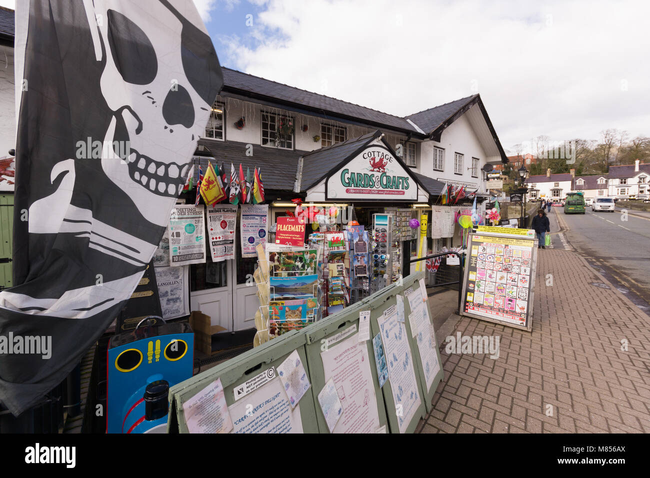 Llangollen town shop hi-res stock photography and images - Alamy