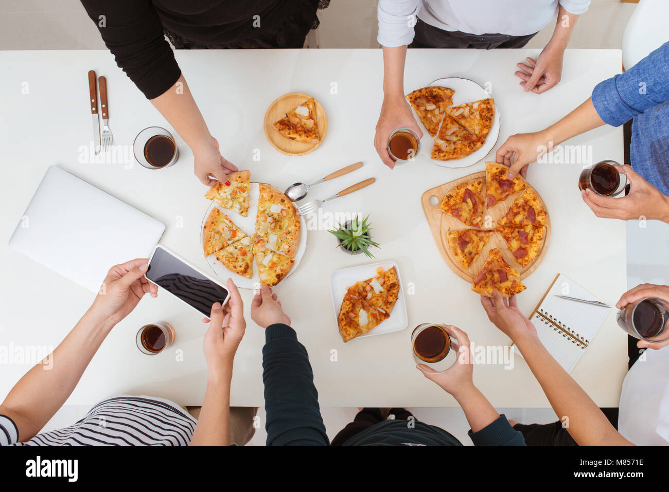 Group friends eating takeaway pizza hi-res stock photography and images ...