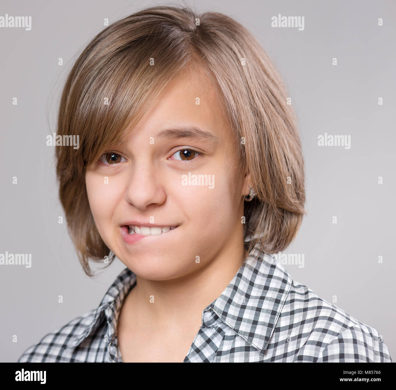 Portrait, female scared hi-res stock photography and images - Alamy