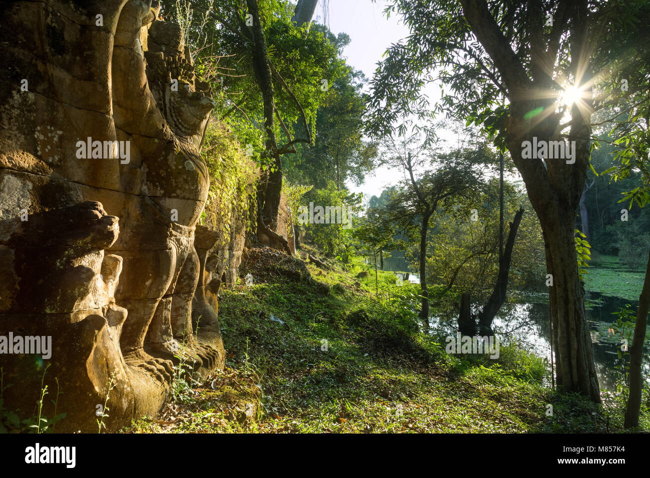 Statue of garuda cambodia hi-res stock photography and images - Alamy