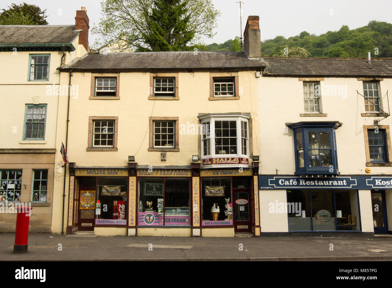 Cream coloured buildings hi-res stock photography and images - Alamy