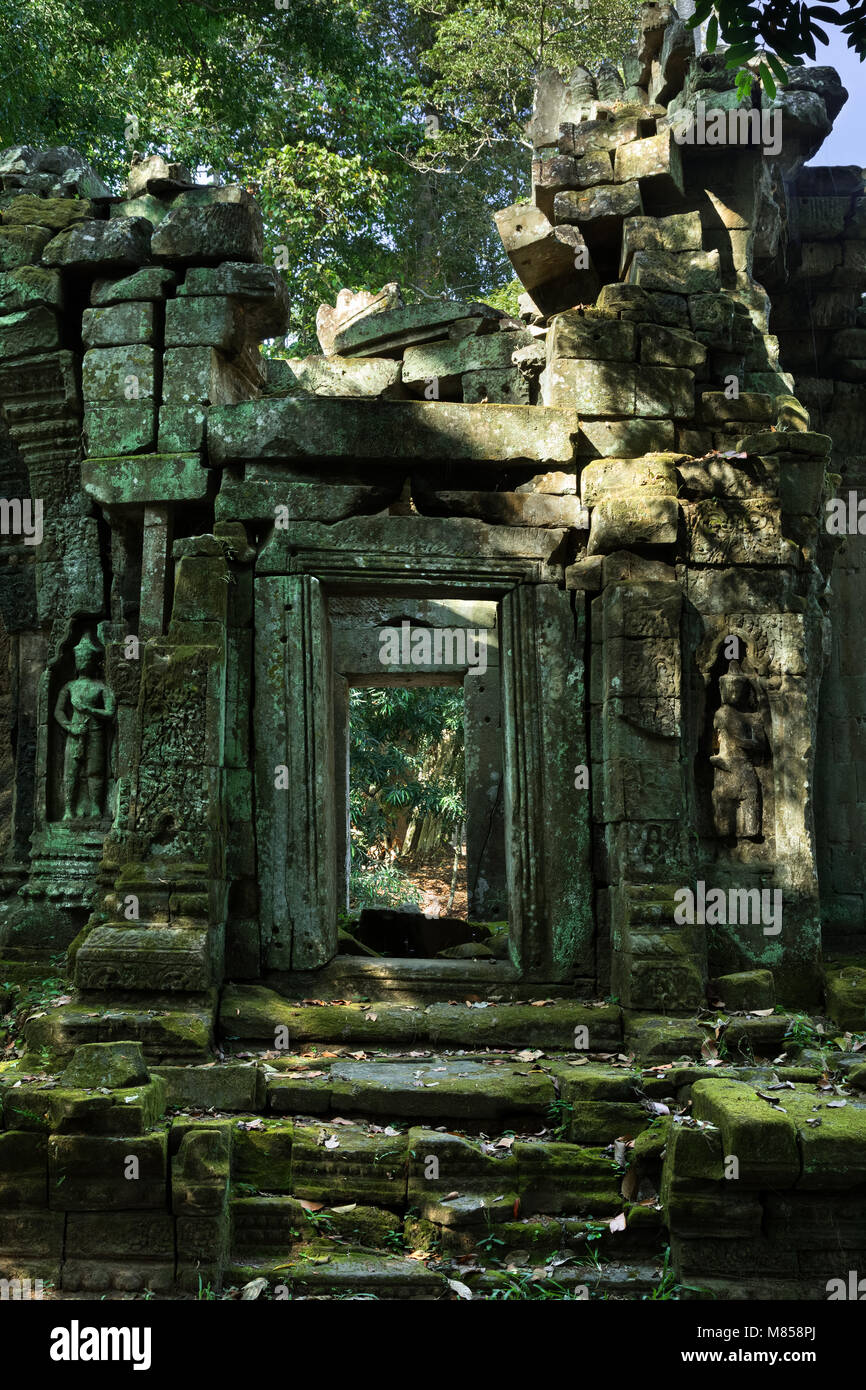 Angkorian temple door hi-res stock photography and images - Alamy