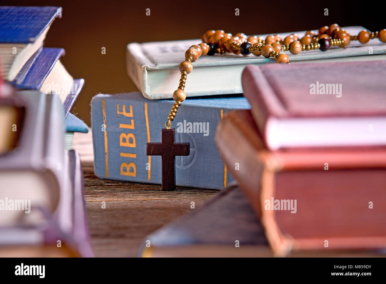 Christian bookshelf hi-res stock photography and images - Alamy