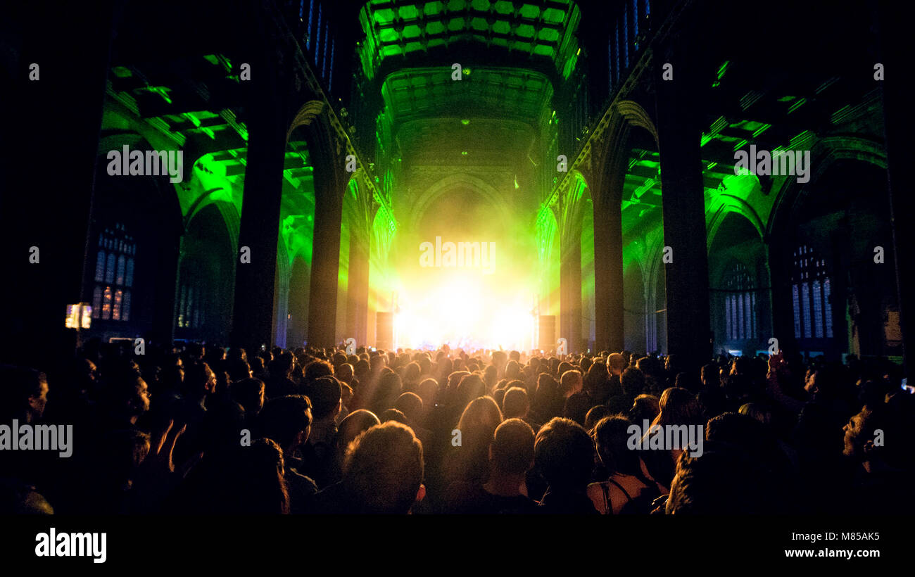 Back lit crowd hi-res stock photography and images - Alamy