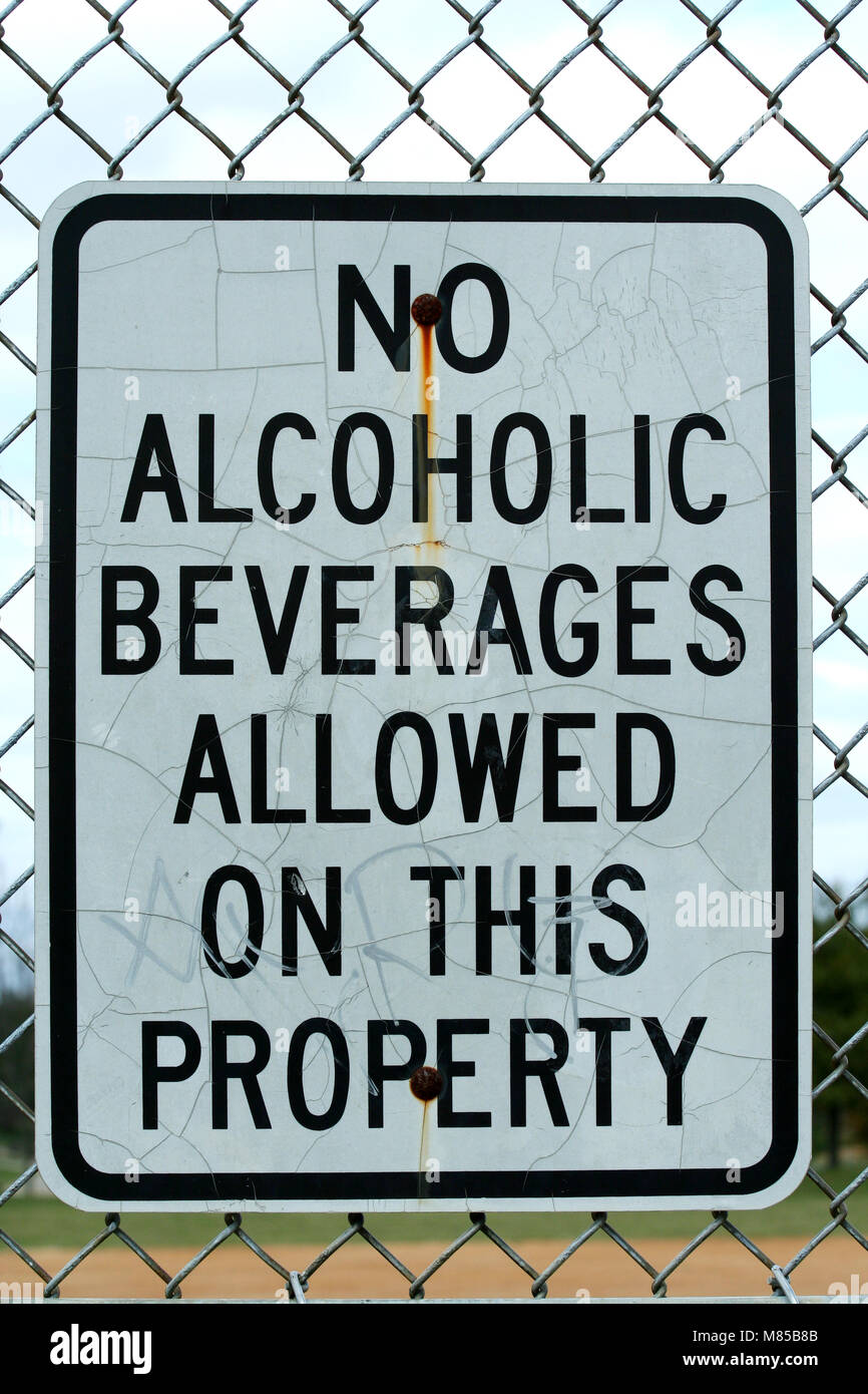 A No alcoholic beverages sign Stock Photo - Alamy